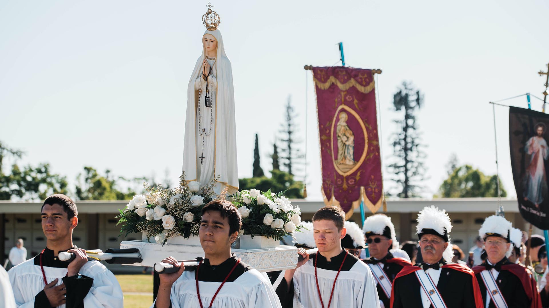 O Significado das Procissões — Cooperadores da Verdade